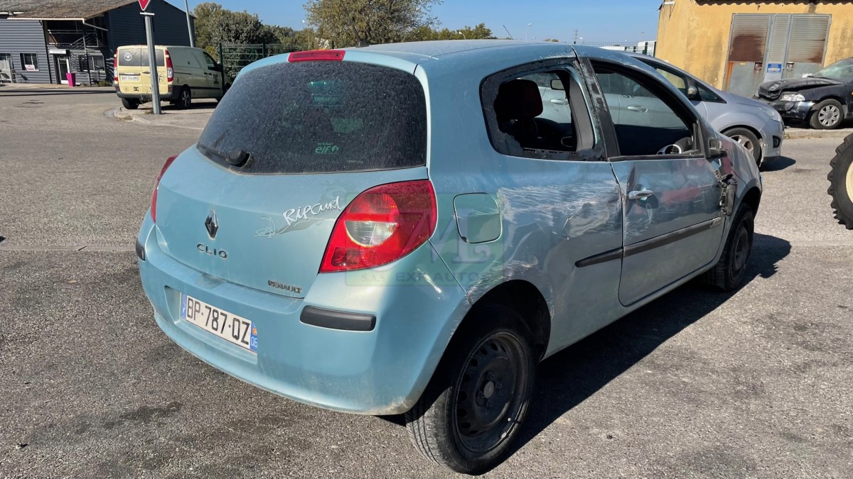 RENAULT - CLIO III 1.2I 16V 75 RIP CURL - Véhicule Accidenté - 1300€