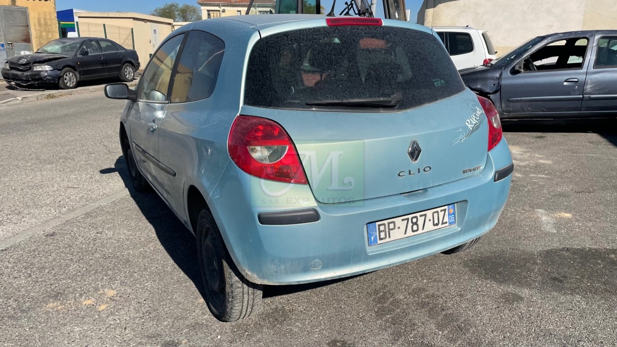 RENAULT - CLIO III 1.2I 16V 75 RIP CURL - Véhicule Accidenté - 1300€